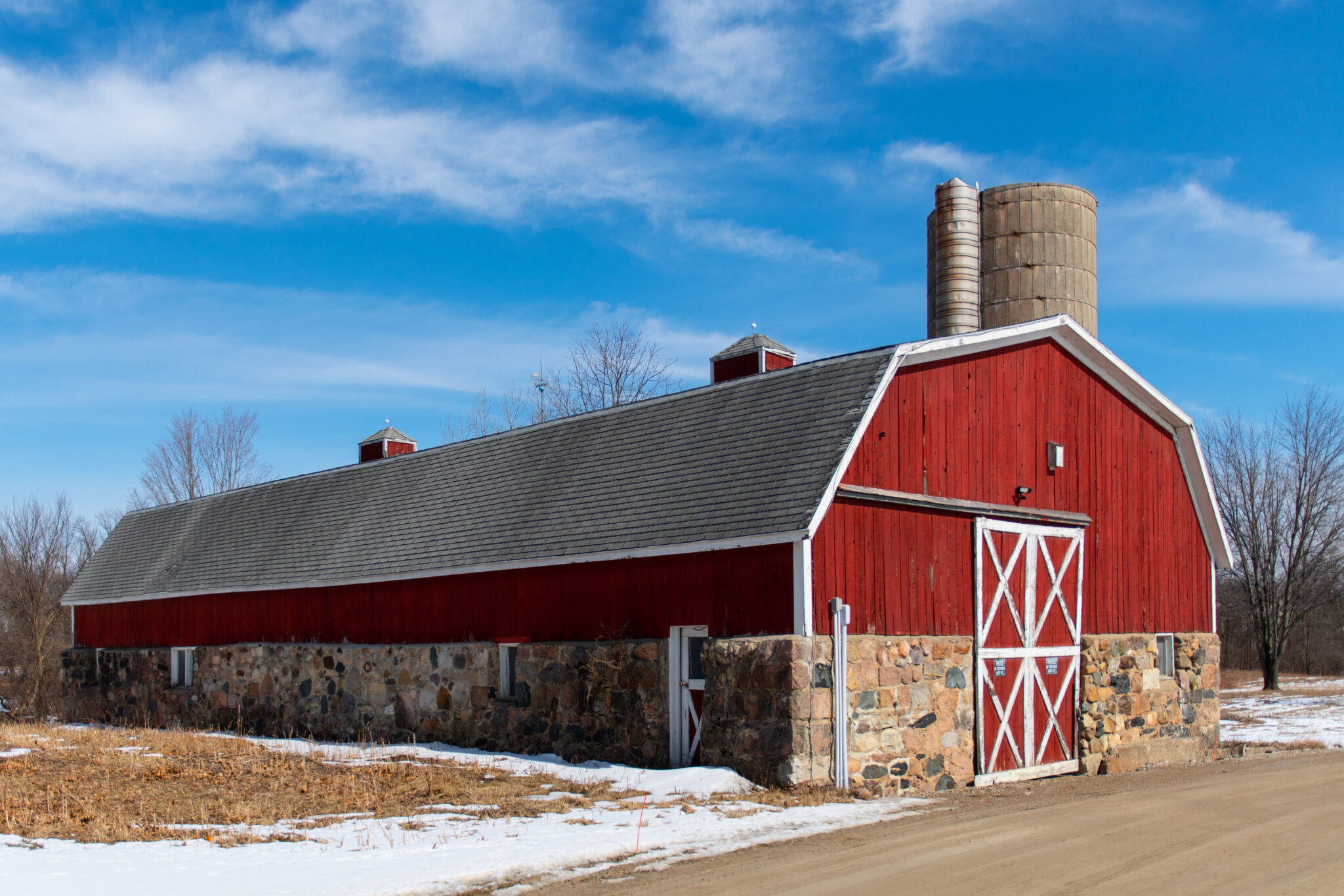 Adapting Pole Barns for Modern Office Spaces: What You Need to Know ...